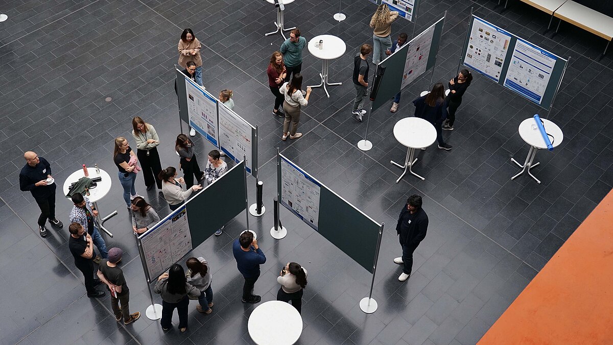 HZI + IMIB Promotionstreffen fand am Helmholtz-Institut Würzburg statt ...