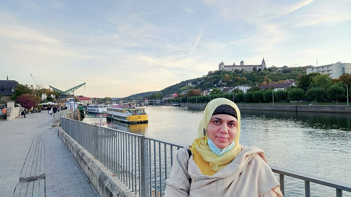 Hina Ghafoor, Psychology - UNI WÜRZBURG COMMUNITY - 1000 Careers One Story
